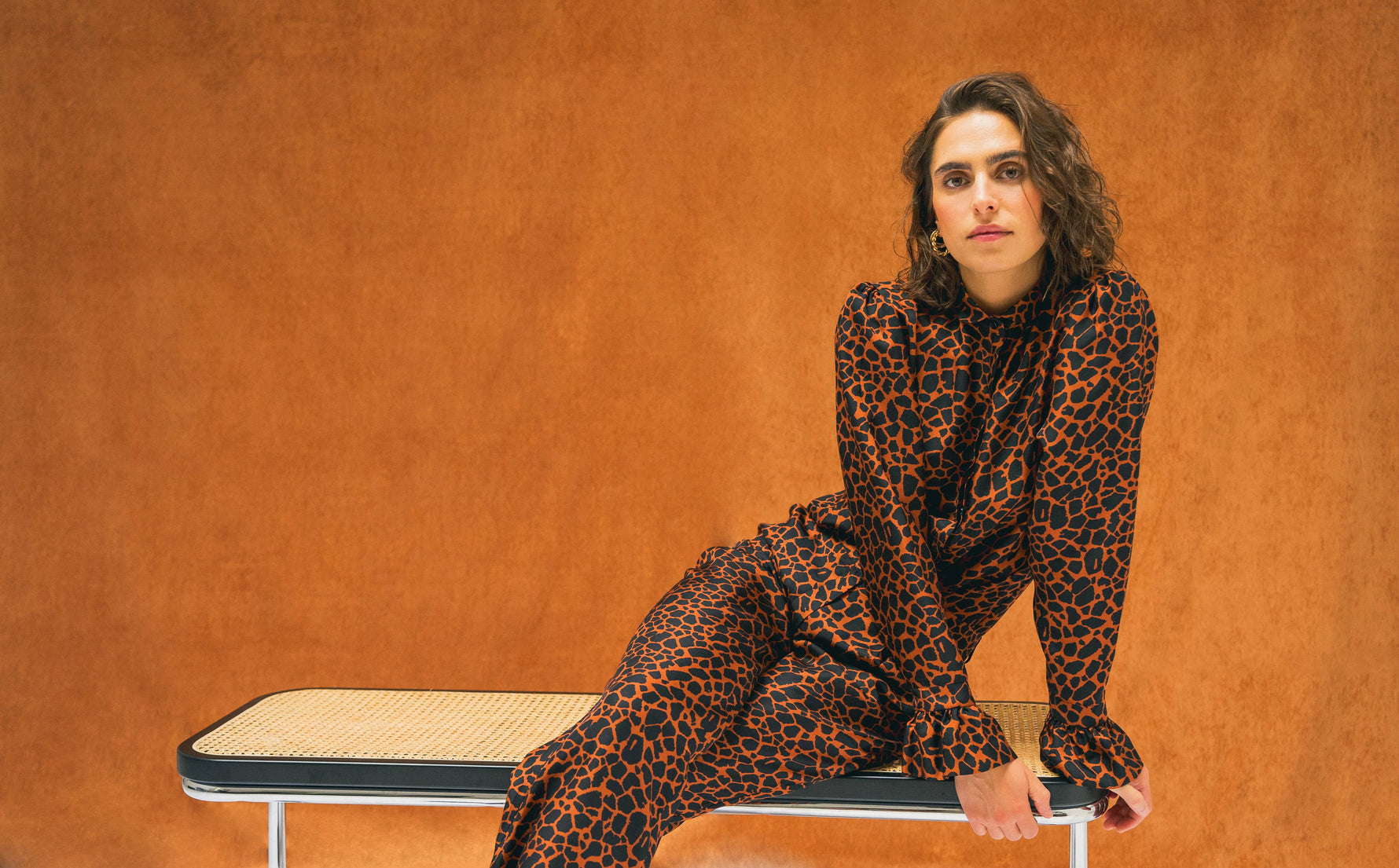 Mode casual-formal, colorée et engagée I Officiel – LEITA Paris